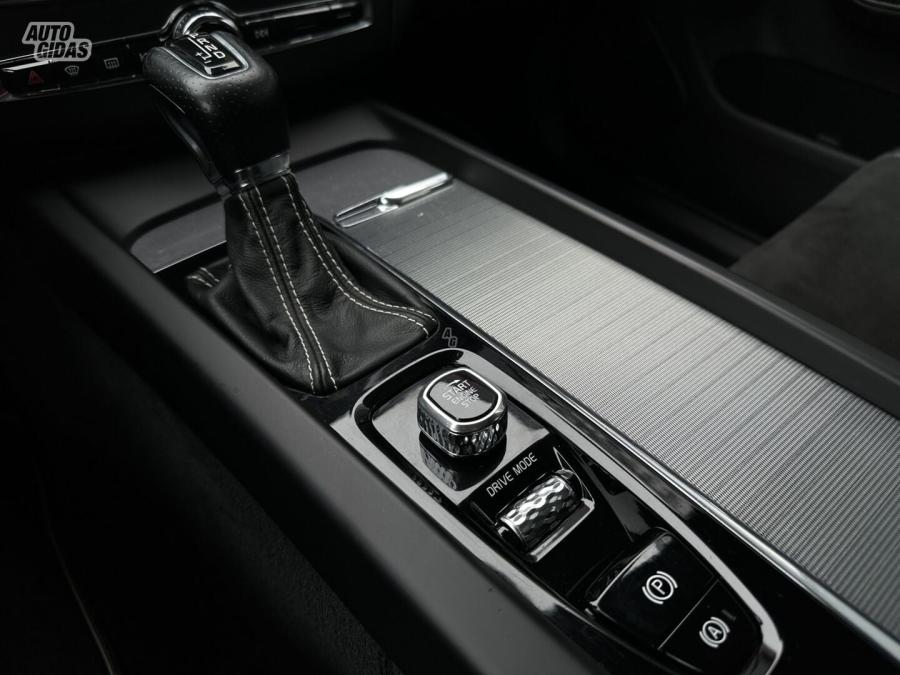 Melns Volvo XC60 2018 Avižieniai, ar dzinēja tilpumu 2.00 L un nobraukumu 199 tūkst. km par 22450 €, foto 22 vietnē AUTOMOTO.COM.LV