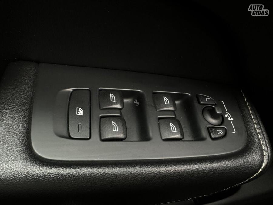 Melns Volvo XC60 2018 Avižieniai, ar dzinēja tilpumu 2.00 L un nobraukumu 199 tūkst. km par 22450 €, foto 23 vietnē AUTOMOTO.COM.LV