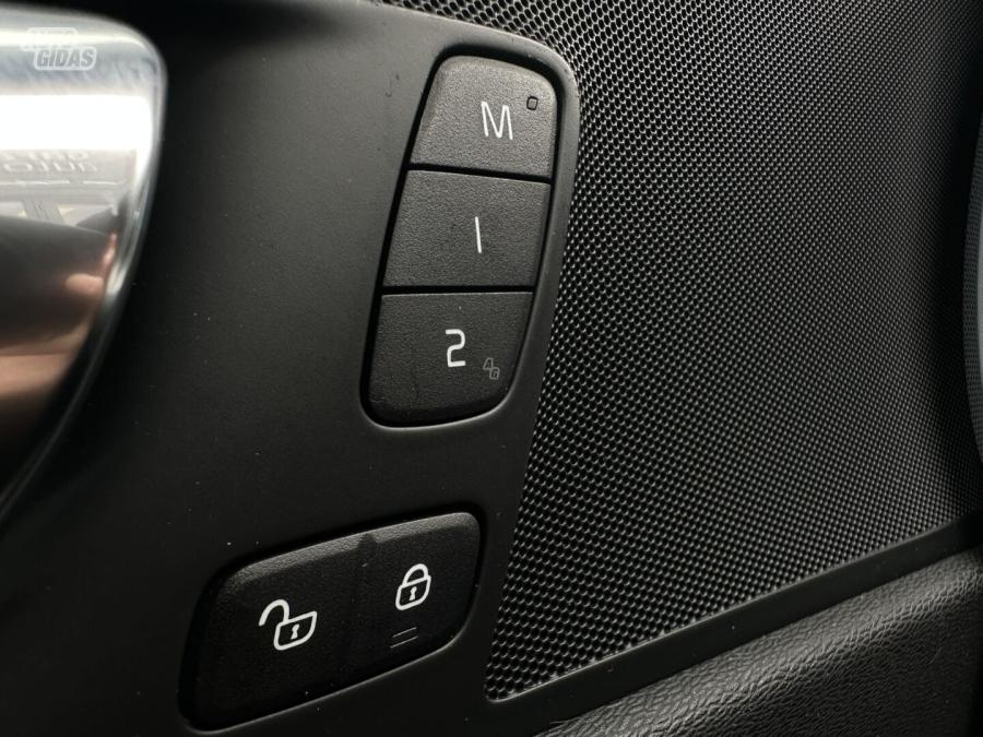 Melns Volvo XC60 2018 Avižieniai, ar dzinēja tilpumu 2.00 L un nobraukumu 199 tūkst. km par 22450 €, foto 24 vietnē AUTOMOTO.COM.LV