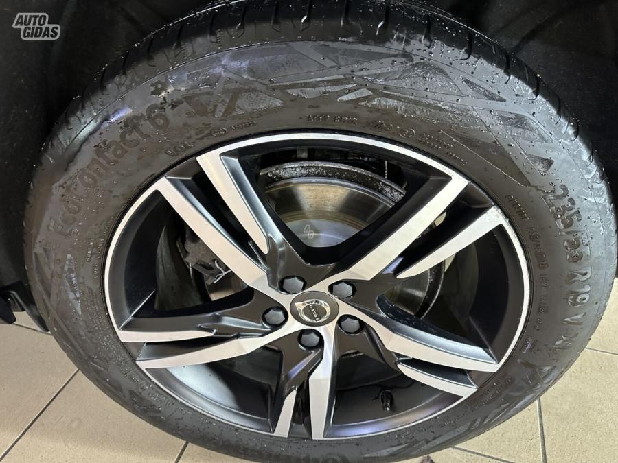 Melns Volvo XC60 2018 Avižieniai, ar dzinēja tilpumu 2.00 L un nobraukumu 199 tūkst. km par 22450 €, foto 31 vietnē AUTOMOTO.COM.LV