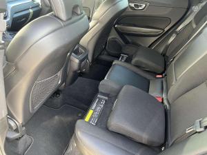 Black Volvo XC60 2018 in Panevezys, with an engine capacity of 1.97 L and mileage of 264 thousand km for 18500 €, photo 7 on AUTOMOTO.COM.LV