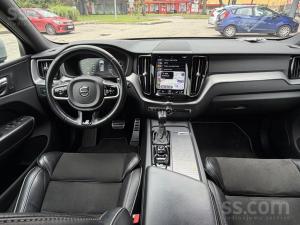 Black Volvo XC60 2018 in Riga, with an engine capacity of 2.00 L and mileage of 84 thousand km for 25500 €, photo 4 on AUTOMOTO.COM.LV