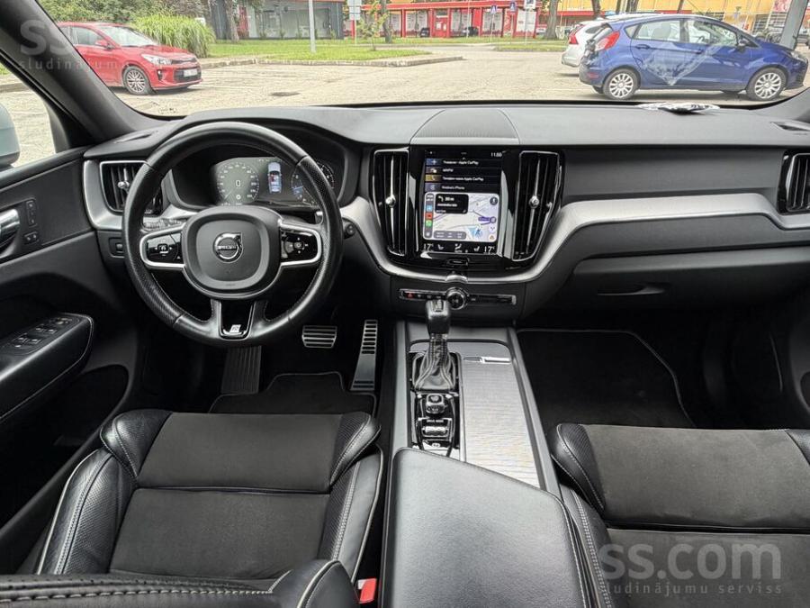 Black Volvo XC60 2018 in Riga, with an engine capacity of 2.00 L and mileage of 84 thousand km for 25500 €, photo 4 on AUTOMOTO.COM.LV