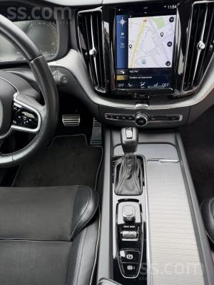 Black Volvo XC60 2018 in Riga, with an engine capacity of 2.00 L and mileage of 84 thousand km for 25500 €, photo 5 on AUTOMOTO.COM.LV