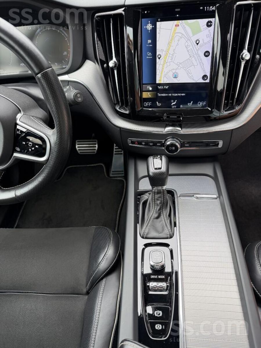 Black Volvo XC60 2018 in Riga, with an engine capacity of 2.00 L and mileage of 84 thousand km for 25500 €, photo 5 on AUTOMOTO.COM.LV
