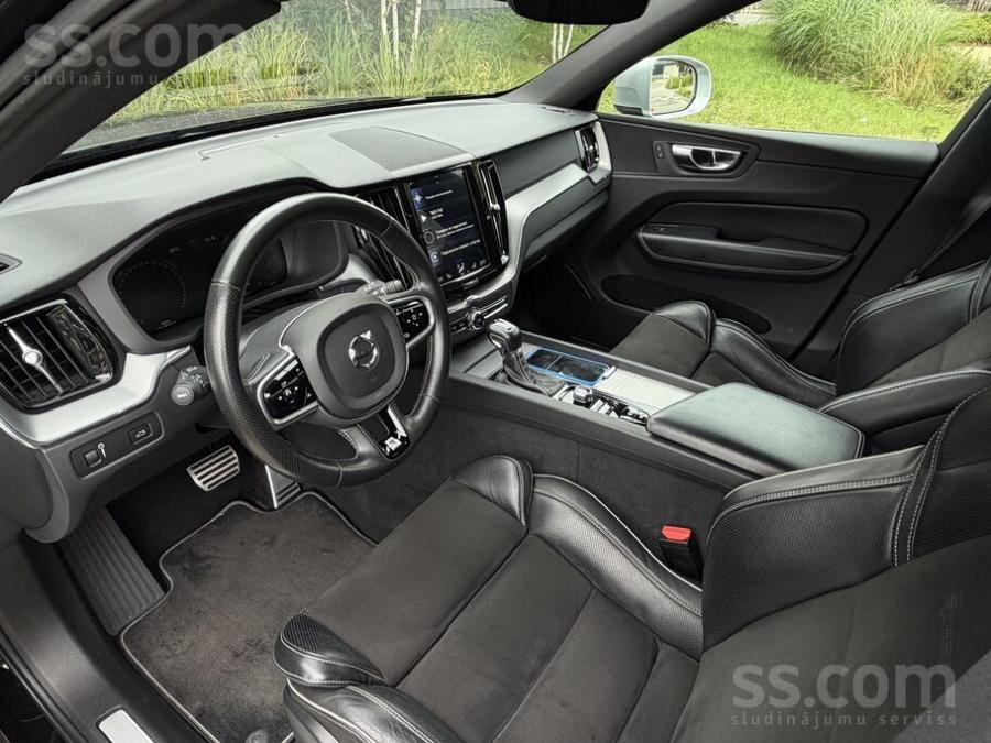 Black Volvo XC60 2018 in Riga, with an engine capacity of 2.00 L and mileage of 84 thousand km for 25500 €, photo 10 on AUTOMOTO.COM.LV