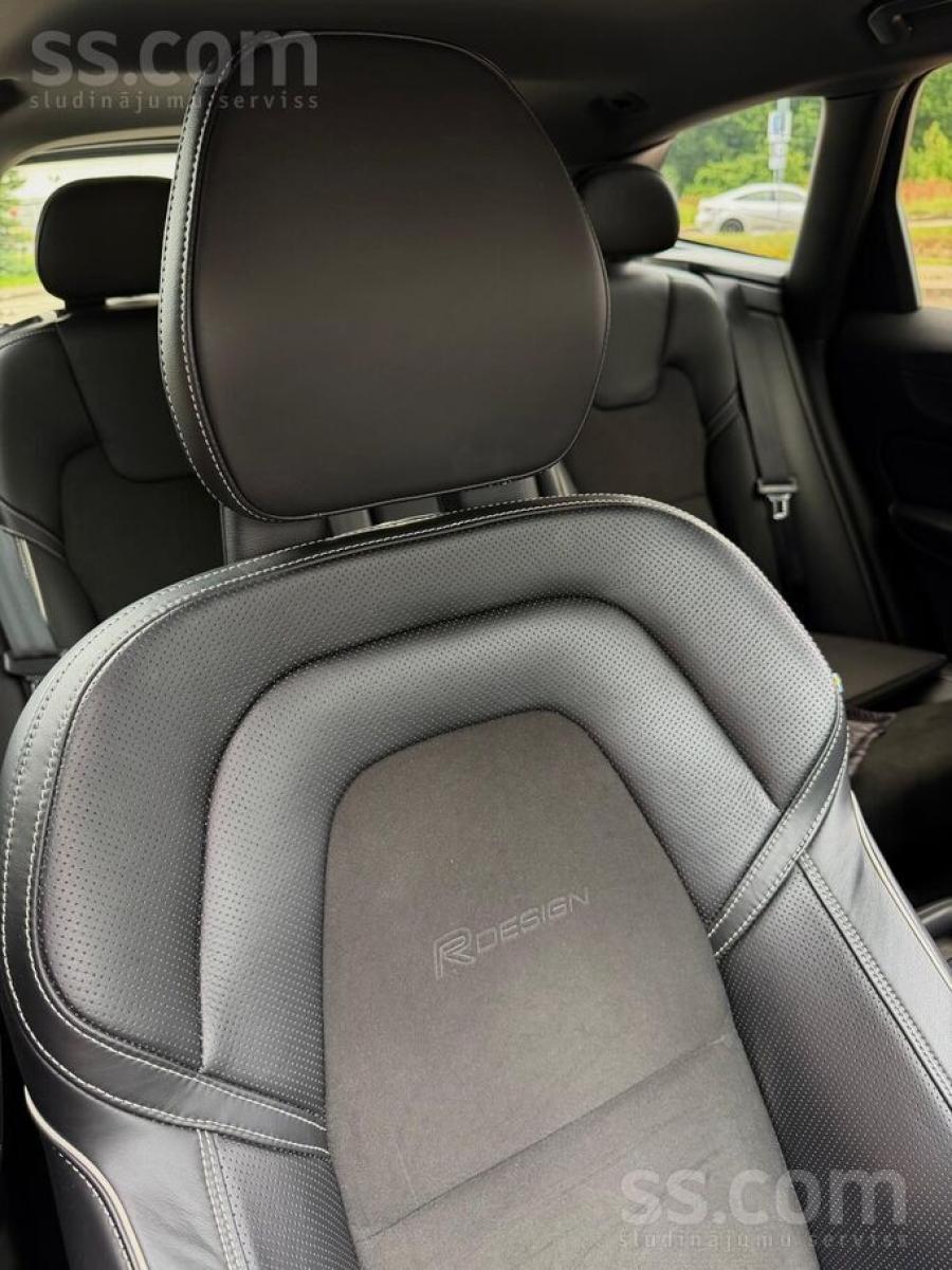 Black Volvo XC60 2018 in Riga, with an engine capacity of 2.00 L and mileage of 84 thousand km for 25500 €, photo 11 on AUTOMOTO.COM.LV