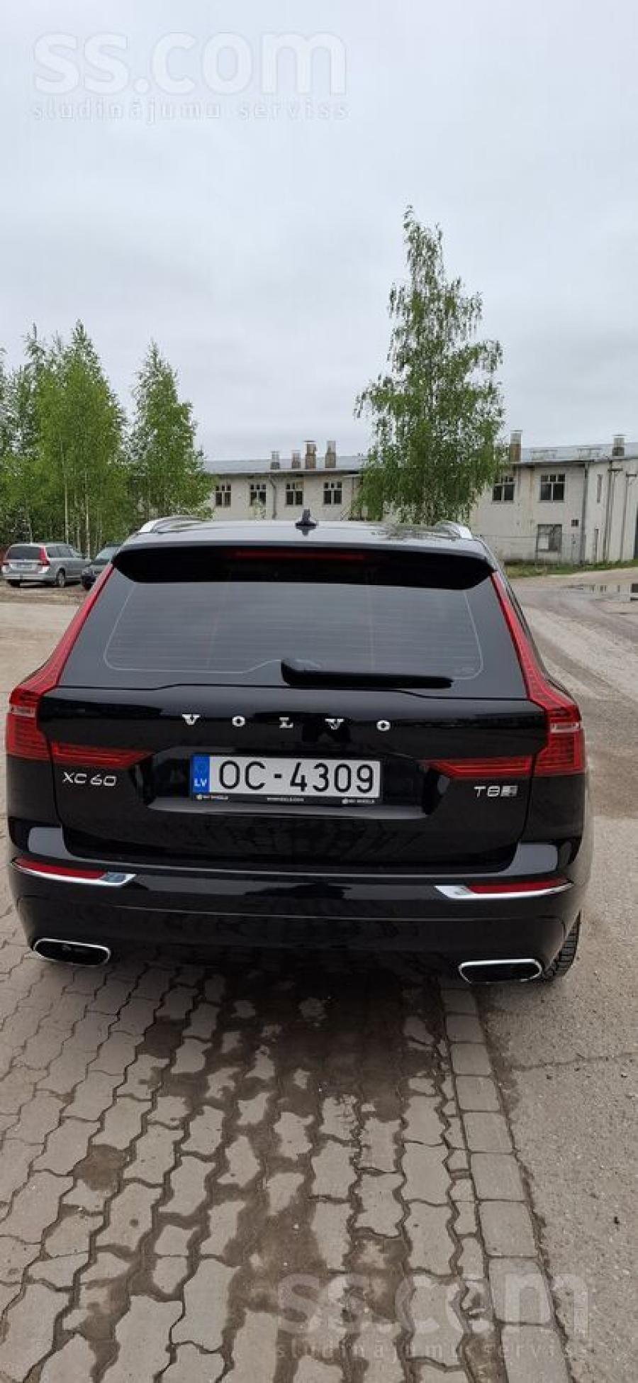 Black Volvo XC60 2018 in Riga, with an engine capacity of 2.00 L and mileage of 232 thousand km for 21950 €, photo 4 on AUTOMOTO.COM.LV