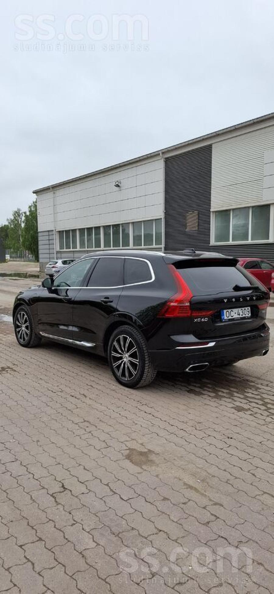 Black Volvo XC60 2018 in Riga, with an engine capacity of 2.00 L and mileage of 232 thousand km for 21950 €, photo 6 on AUTOMOTO.COM.LV