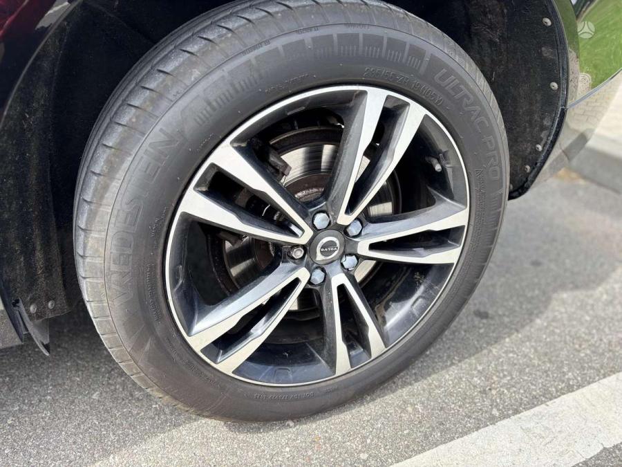 Black Volvo XC60 2018 in Kaunas, with an engine capacity of 1.97 L and mileage of 322 thousand km for 16700 €, photo 11 on AUTOMOTO.COM.LV