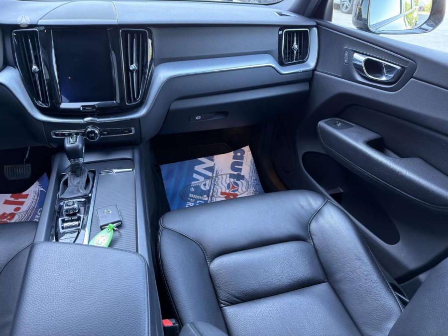 Black Volvo XC60 2018 in Kaunas, with an engine capacity of 1.97 L and mileage of 322 thousand km for 16700 €, photo 15 on AUTOMOTO.COM.LV