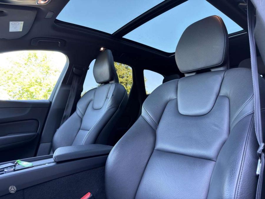 Black Volvo XC60 2018 in Kaunas, with an engine capacity of 1.97 L and mileage of 322 thousand km for 16700 €, photo 18 on AUTOMOTO.COM.LV