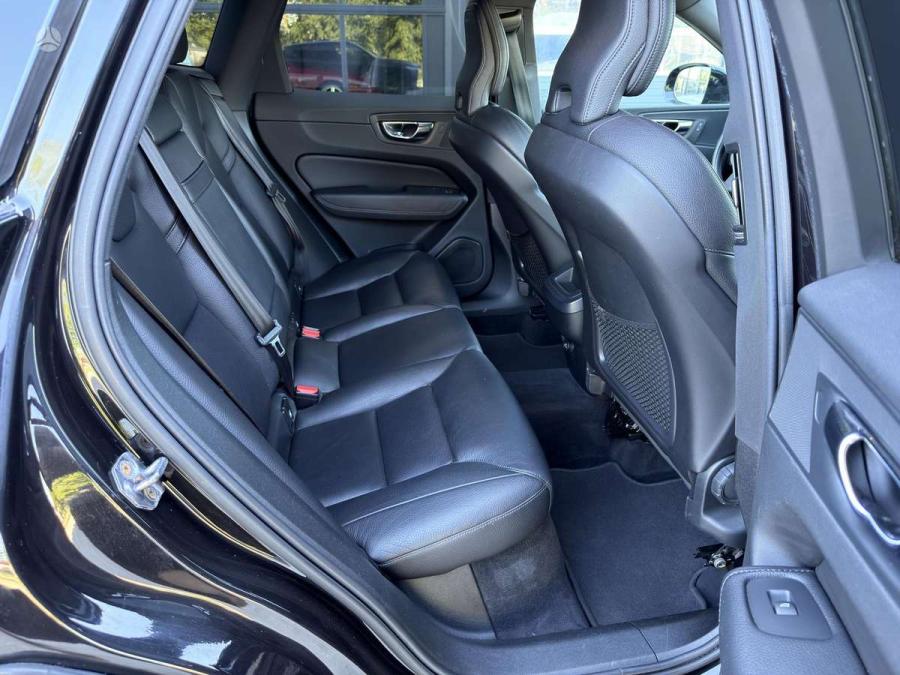 Black Volvo XC60 2018 in Kaunas, with an engine capacity of 1.97 L and mileage of 322 thousand km for 16700 €, photo 28 on AUTOMOTO.COM.LV
