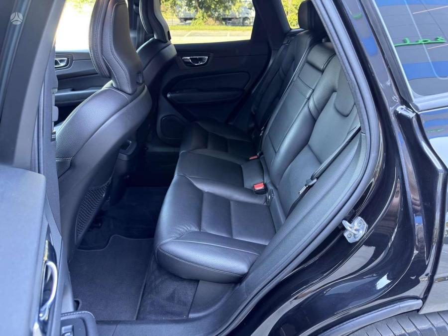 Black Volvo XC60 2018 in Kaunas, with an engine capacity of 1.97 L and mileage of 322 thousand km for 16700 €, photo 29 on AUTOMOTO.COM.LV