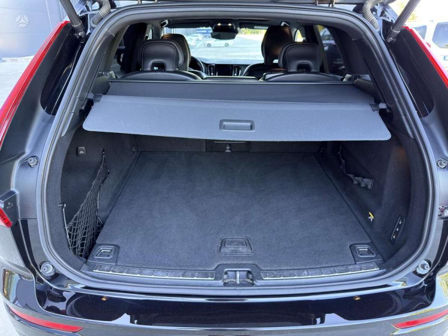 Black Volvo XC60 2018 in Kaunas, with an engine capacity of 1.97 L and mileage of 322 thousand km for 16700 €, photo 31 on AUTOMOTO.COM.LV
