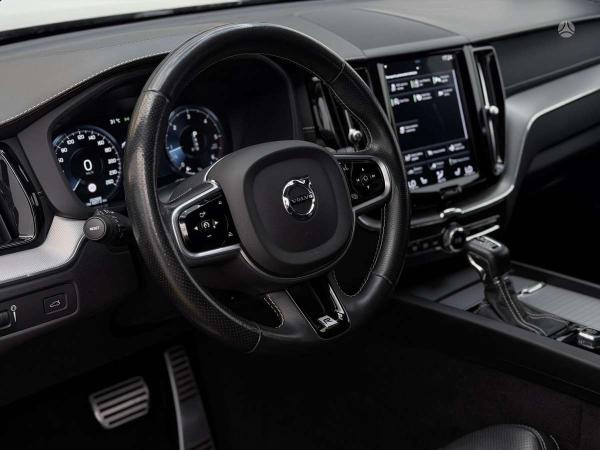 Melns Volvo XC60 2018 Viļņa, ar dzinēja tilpumu 1.97 L un nobraukumu 251 tūkst. km par 19700 €, foto 9 vietnē AUTOMOTO.COM.LV