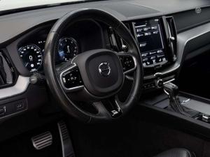 Black Volvo XC60 2018 in Vilnius, with an engine capacity of 1.97 L and mileage of 251 thousand km for 19700 €, photo 10 on AUTOMOTO.COM.LV