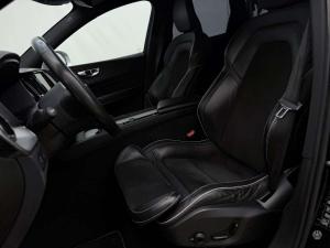Black Volvo XC60 2018 in Vilnius, with an engine capacity of 1.97 L and mileage of 251 thousand km for 19700 €, photo 11 on AUTOMOTO.COM.LV