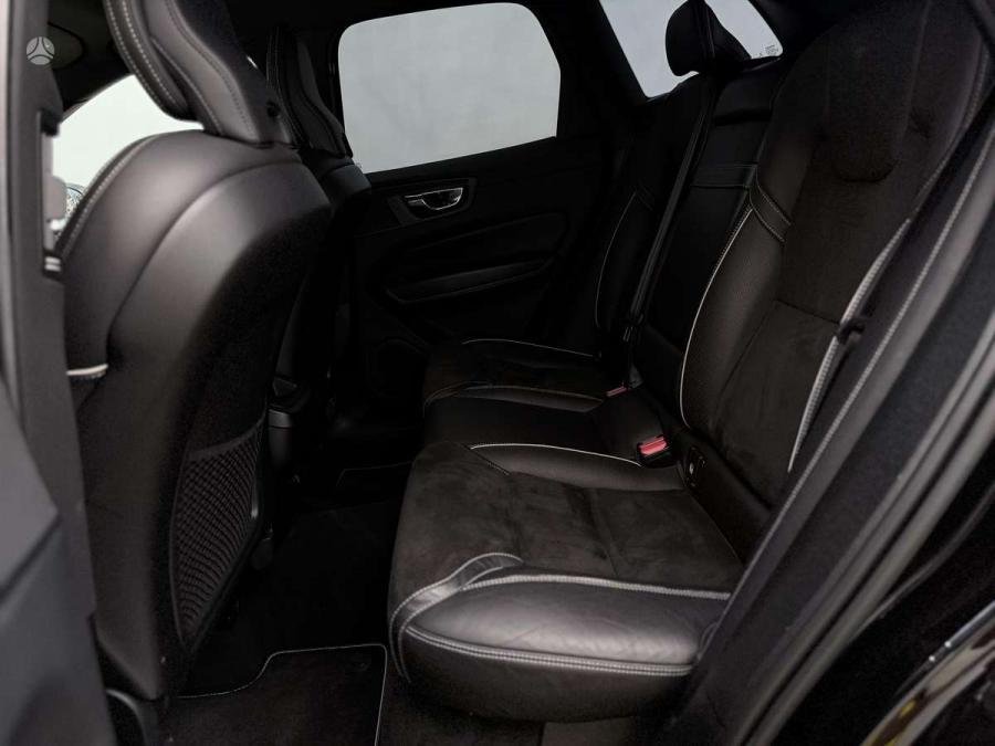 Black Volvo XC60 2018 in Vilnius, with an engine capacity of 1.97 L and mileage of 251 thousand km for 19700 €, photo 12 on AUTOMOTO.COM.LV