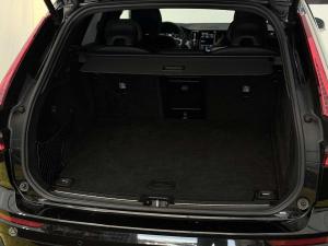 Black Volvo XC60 2018 in Vilnius, with an engine capacity of 1.97 L and mileage of 251 thousand km for 19700 €, photo 13 on AUTOMOTO.COM.LV