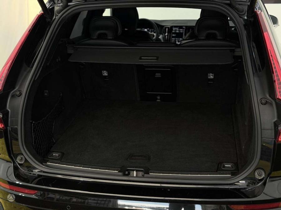 Black Volvo XC60 2018 in Vilnius, with an engine capacity of 1.97 L and mileage of 251 thousand km for 19700 €, photo 13 on AUTOMOTO.COM.LV