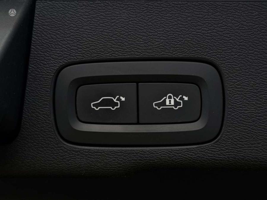 Black Volvo XC60 2018 in Vilnius, with an engine capacity of 1.97 L and mileage of 251 thousand km for 19700 €, photo 14 on AUTOMOTO.COM.LV