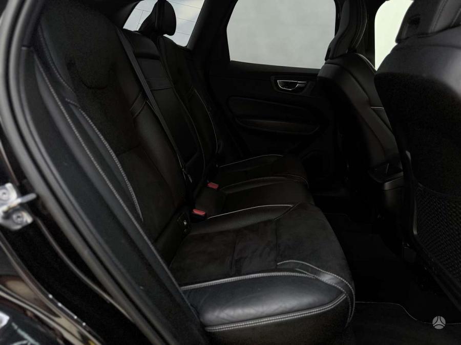 Black Volvo XC60 2018 in Vilnius, with an engine capacity of 1.97 L and mileage of 251 thousand km for 19700 €, photo 15 on AUTOMOTO.COM.LV
