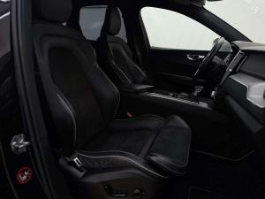 Black Volvo XC60 2018 in Vilnius, with an engine capacity of 1.97 L and mileage of 251 thousand km for 19700 €, photo 16 on AUTOMOTO.COM.LV