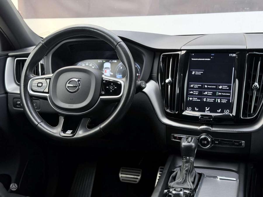 Black Volvo XC60 2018 in Vilnius, with an engine capacity of 1.97 L and mileage of 251 thousand km for 19700 €, photo 19 on AUTOMOTO.COM.LV