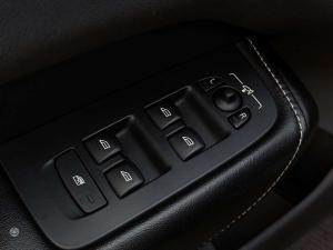 Black Volvo XC60 2018 in Vilnius, with an engine capacity of 1.97 L and mileage of 251 thousand km for 19700 €, photo 22 on AUTOMOTO.COM.LV