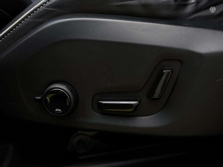 Black Volvo XC60 2018 in Vilnius, with an engine capacity of 1.97 L and mileage of 251 thousand km for 19700 €, photo 24 on AUTOMOTO.COM.LV