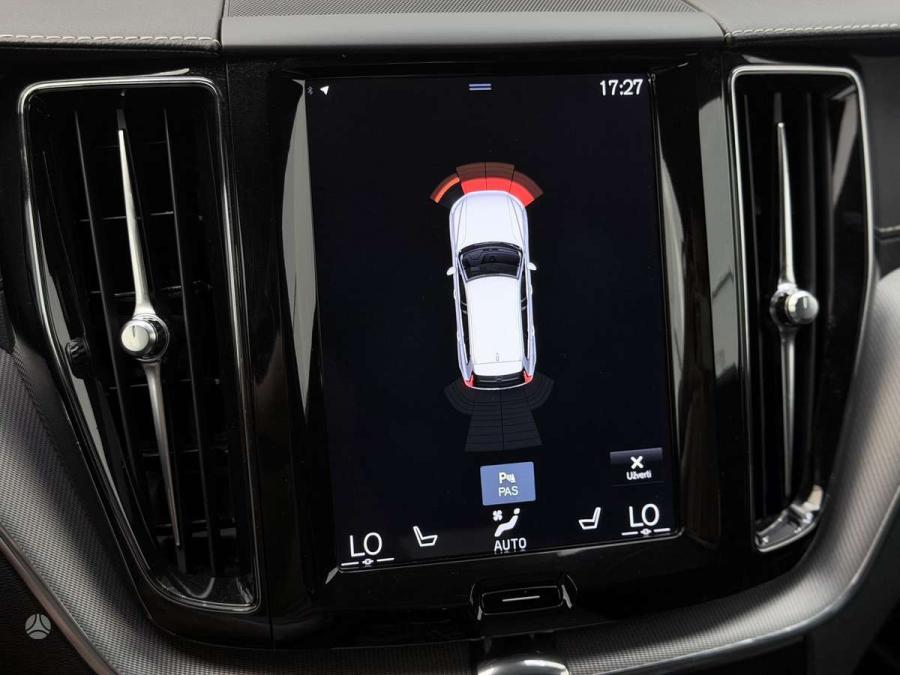 Black Volvo XC60 2018 in Vilnius, with an engine capacity of 1.97 L and mileage of 251 thousand km for 19700 €, photo 28 on AUTOMOTO.COM.LV