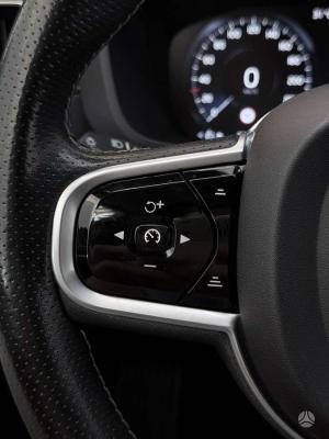 Black Volvo XC60 2018 in Vilnius, with an engine capacity of 1.97 L and mileage of 251 thousand km for 19700 €, photo 32 on AUTOMOTO.COM.LV