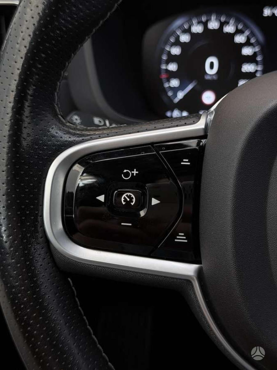 Black Volvo XC60 2018 in Vilnius, with an engine capacity of 1.97 L and mileage of 251 thousand km for 19700 €, photo 32 on AUTOMOTO.COM.LV