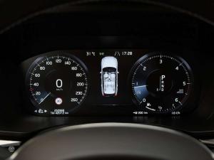 Black Volvo XC60 2018 in Vilnius, with an engine capacity of 1.97 L and mileage of 251 thousand km for 19700 €, photo 33 on AUTOMOTO.COM.LV