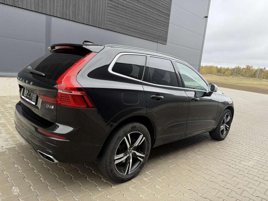 Black Volvo XC60 2018 in Siauliai, with an engine capacity of 1.97 L and mileage of 240 thousand km for 18300 €, photo 6 on AUTOMOTO.COM.LV