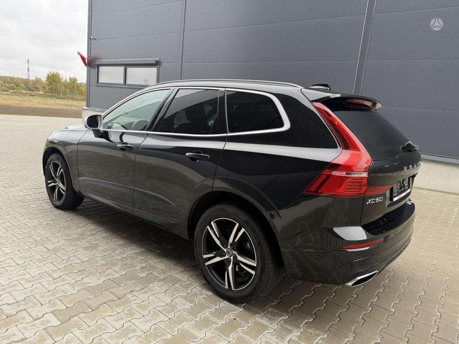 Black Volvo XC60 2018 in Siauliai, with an engine capacity of 1.97 L and mileage of 240 thousand km for 18300 €, photo 8 on AUTOMOTO.COM.LV