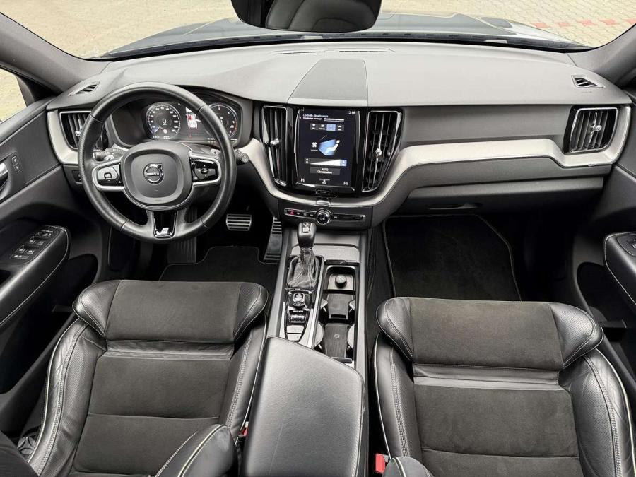 Black Volvo XC60 2018 in Siauliai, with an engine capacity of 1.97 L and mileage of 240 thousand km for 18300 €, photo 13 on AUTOMOTO.COM.LV