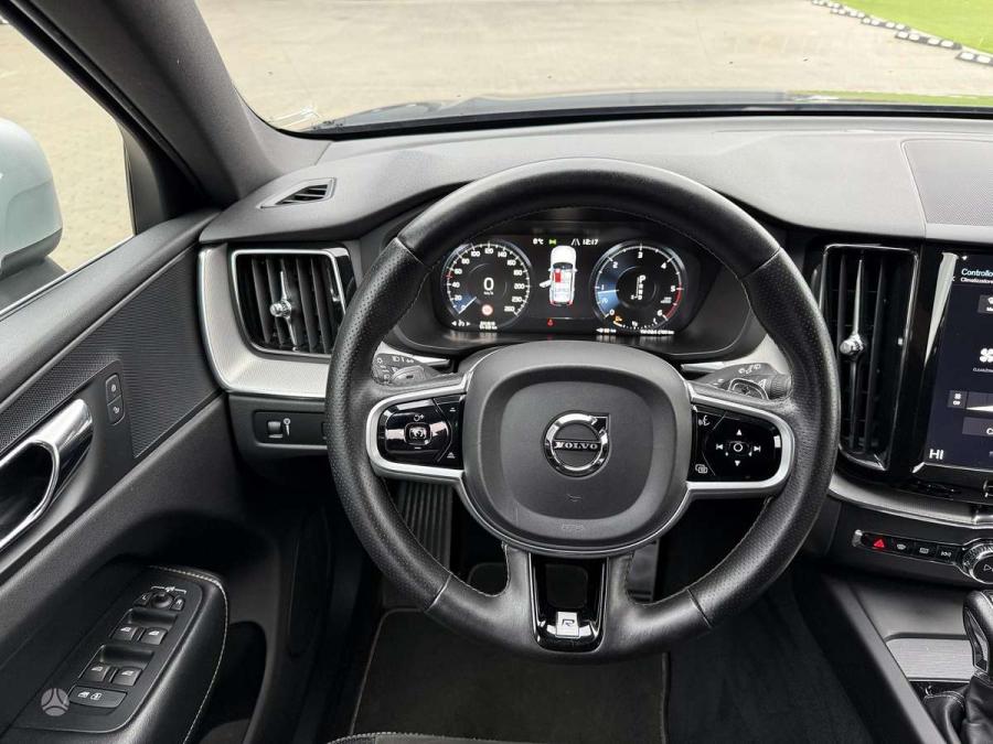 Black Volvo XC60 2018 in Siauliai, with an engine capacity of 1.97 L and mileage of 240 thousand km for 18300 €, photo 14 on AUTOMOTO.COM.LV