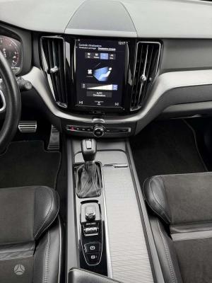 Black Volvo XC60 2018 in Siauliai, with an engine capacity of 1.97 L and mileage of 240 thousand km for 18300 €, photo 15 on AUTOMOTO.COM.LV