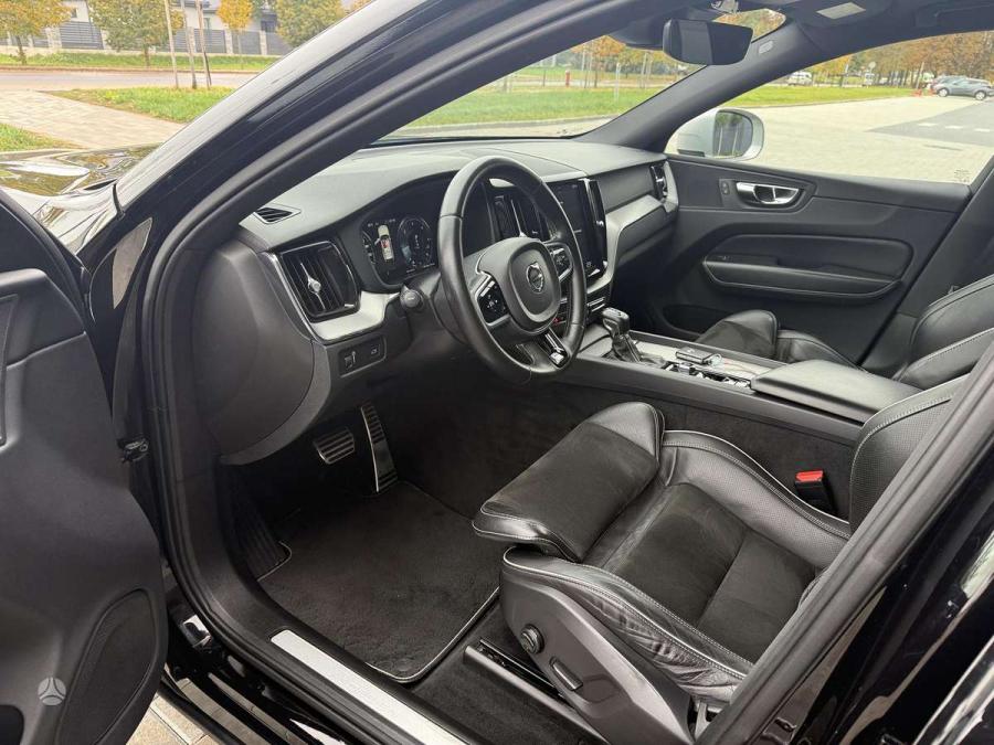 Black Volvo XC60 2018 in Siauliai, with an engine capacity of 1.97 L and mileage of 240 thousand km for 18300 €, photo 16 on AUTOMOTO.COM.LV