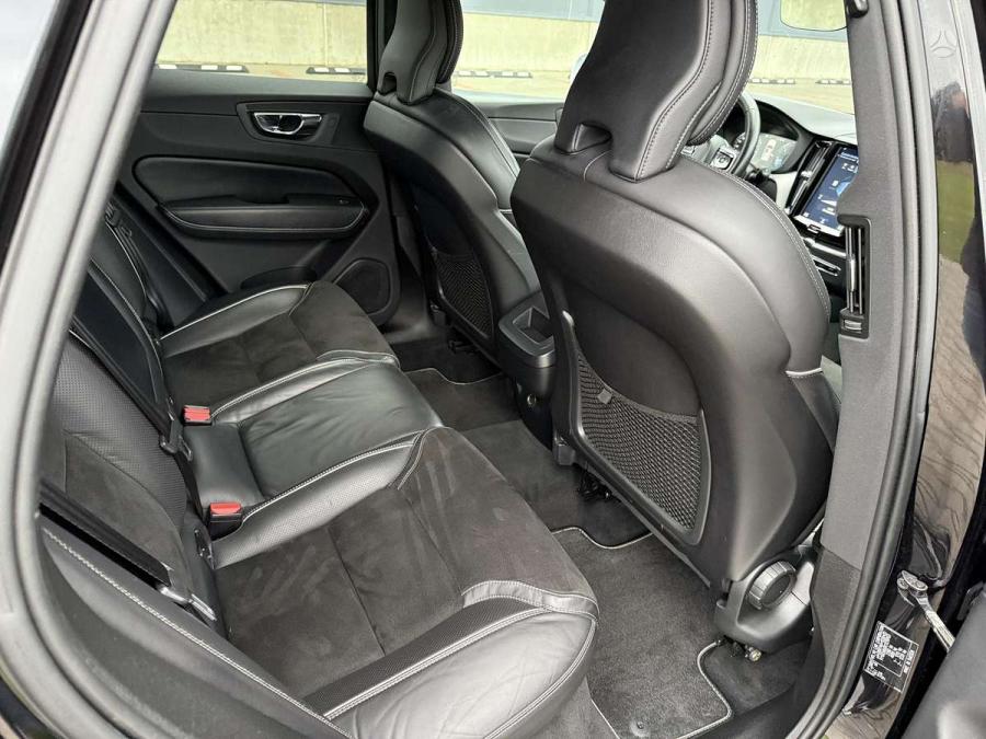 Black Volvo XC60 2018 in Siauliai, with an engine capacity of 1.97 L and mileage of 240 thousand km for 18300 €, photo 18 on AUTOMOTO.COM.LV