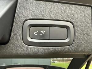Black Volvo XC60 2018 in Siauliai, with an engine capacity of 1.97 L and mileage of 240 thousand km for 18300 €, photo 20 on AUTOMOTO.COM.LV