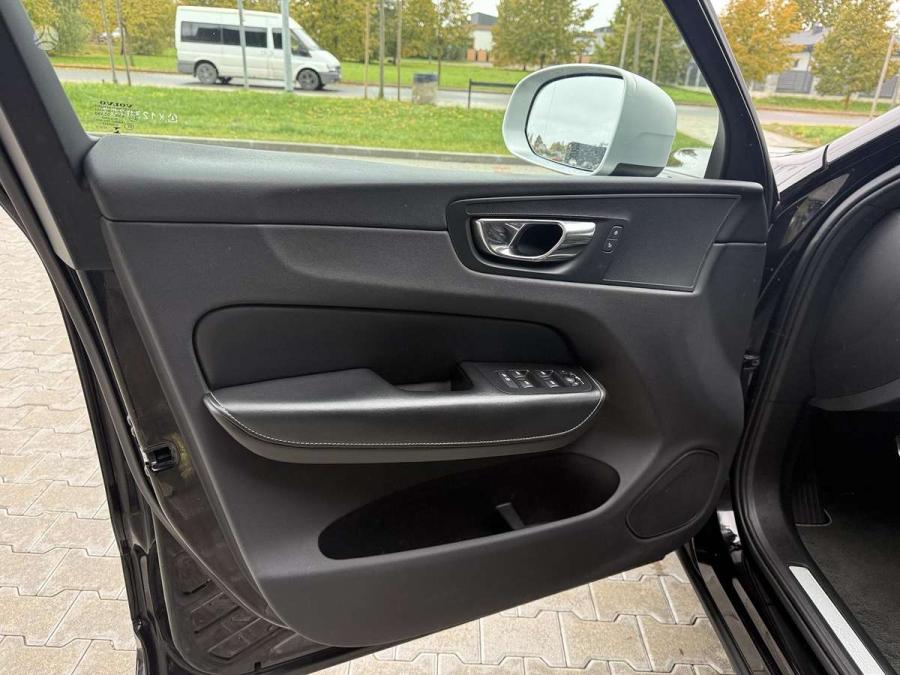 Black Volvo XC60 2018 in Siauliai, with an engine capacity of 1.97 L and mileage of 240 thousand km for 18300 €, photo 23 on AUTOMOTO.COM.LV