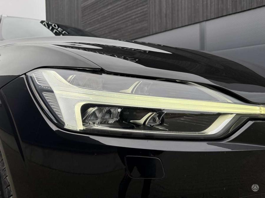 Black Volvo XC60 2018 in Siauliai, with an engine capacity of 1.97 L and mileage of 240 thousand km for 18300 €, photo 24 on AUTOMOTO.COM.LV