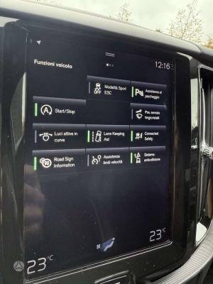 Black Volvo XC60 2018 in Siauliai, with an engine capacity of 1.97 L and mileage of 240 thousand km for 18300 €, photo 25 on AUTOMOTO.COM.LV