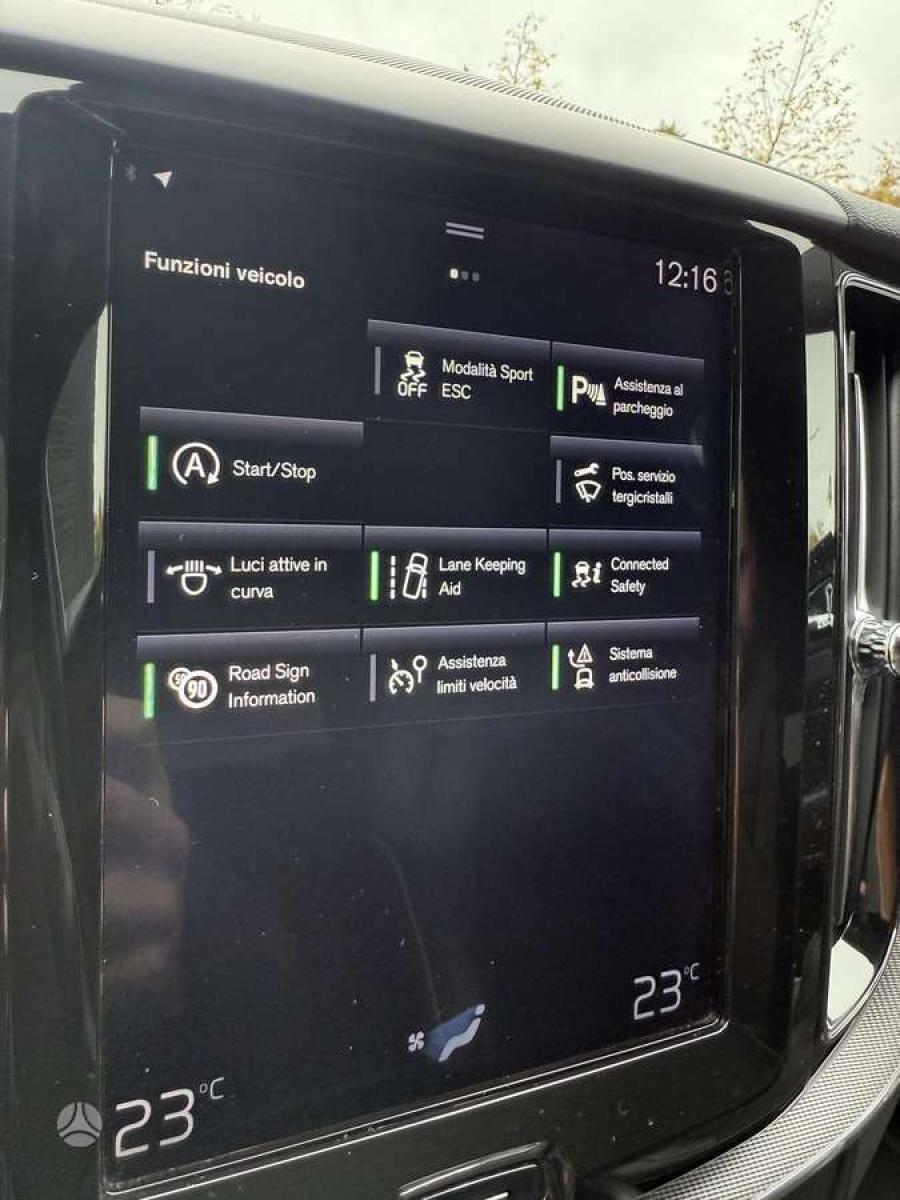 Black Volvo XC60 2018 in Siauliai, with an engine capacity of 1.97 L and mileage of 240 thousand km for 18300 €, photo 25 on AUTOMOTO.COM.LV