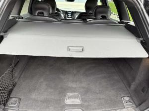 Black Volvo XC60 2018 in Siauliai, with an engine capacity of 1.97 L and mileage of 240 thousand km for 18300 €, photo 29 on AUTOMOTO.COM.LV