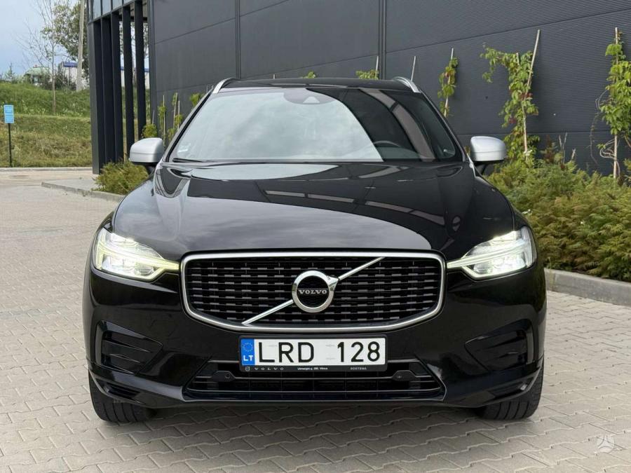 Black Volvo XC60 2018 in Vilnius, with an engine capacity of 1.97 L and mileage of 289 thousand km for 17950 €, photo 3 on AUTOMOTO.COM.LV