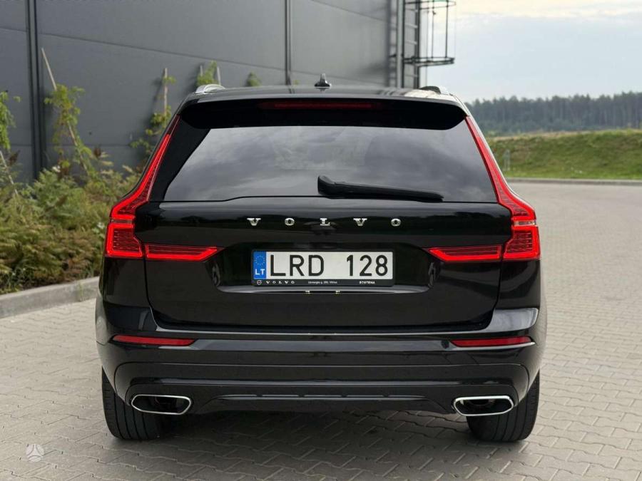 Black Volvo XC60 2018 in Vilnius, with an engine capacity of 1.97 L and mileage of 289 thousand km for 17950 €, photo 4 on AUTOMOTO.COM.LV